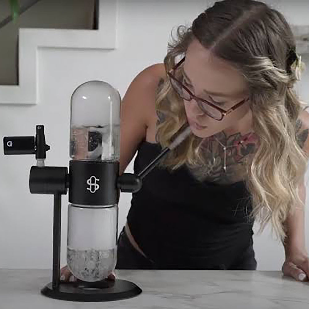 Stundenglass Gravity Bong – Lion Labs